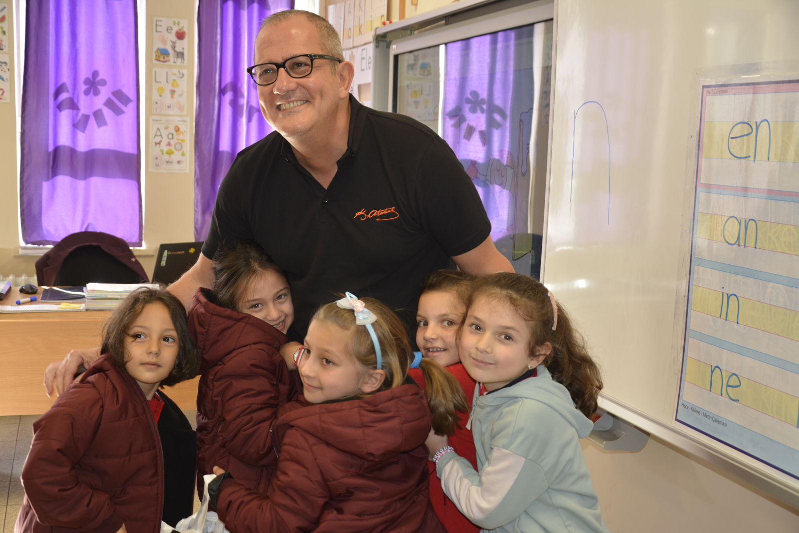 FLO’dan Şalpazarı’ndaki ilkokul öğrencilerine ‘Cumhuriyet’ armağanı ...